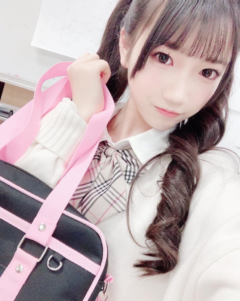 杏藤心娃(ここぴょん)🐰🥕 on Twitter: "Cuugal4月号オフショット🤍🤍 スクバの中身企画では なんちゃって制服着たよ💕 探してみてね🥕🥕"