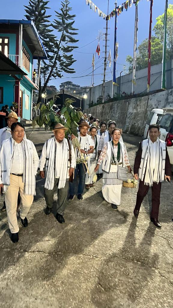 Pema Khandu པདྨ་མཁའ་འགྲོ་། On Twitter Dressed In Traditional Attires