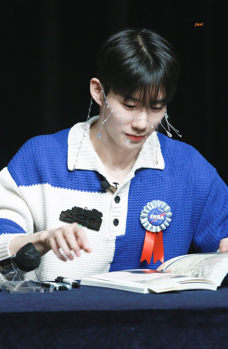 Juzi77🍊 on Twitter: "🌸👓 #손우현 #SonWooHyeon"