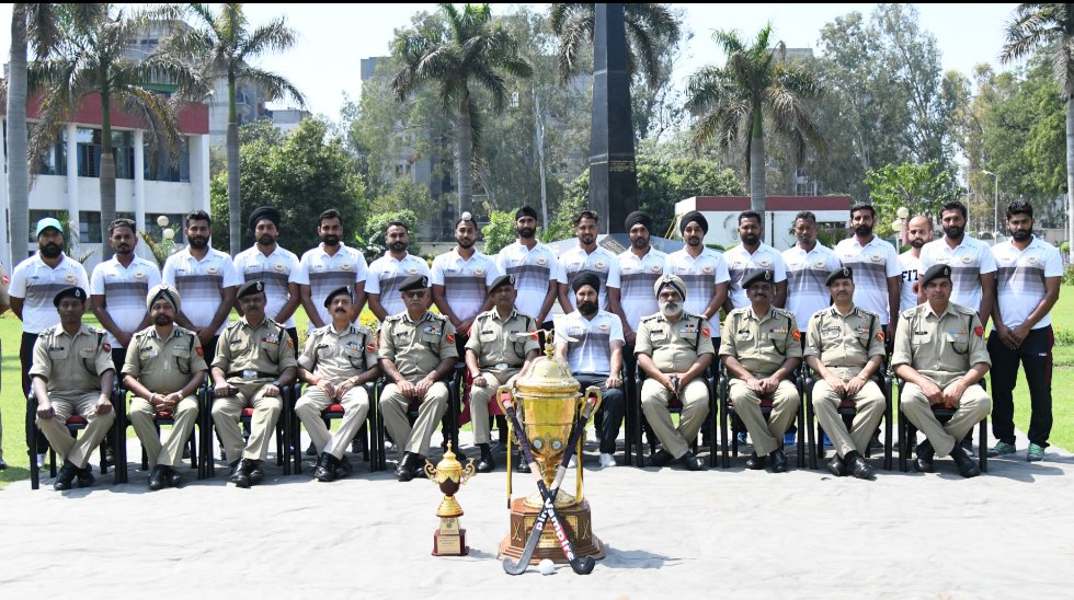 BSF PUNJAB FRONTIER on Twitter: "#BSF Central Hockey team bagged Winner trophy 🏆 while playing ...