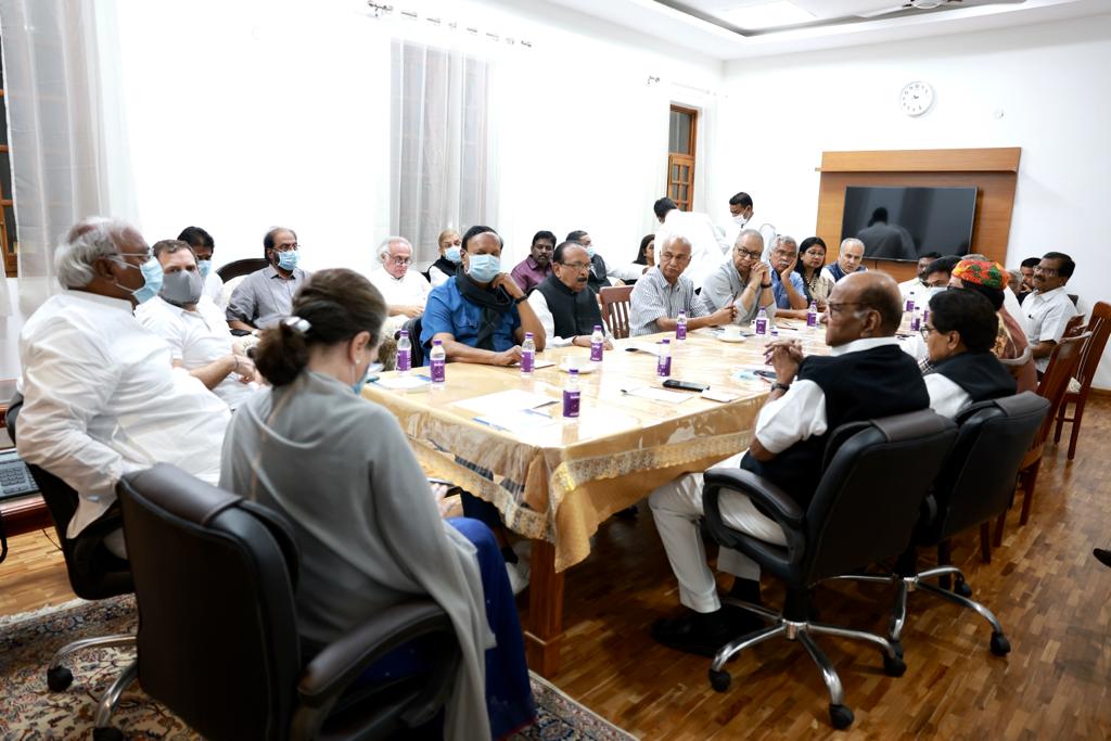 Congress on Twitter: "RT @kharge: To save one man, Modi ji is trampling the interests of 140 Cr ...