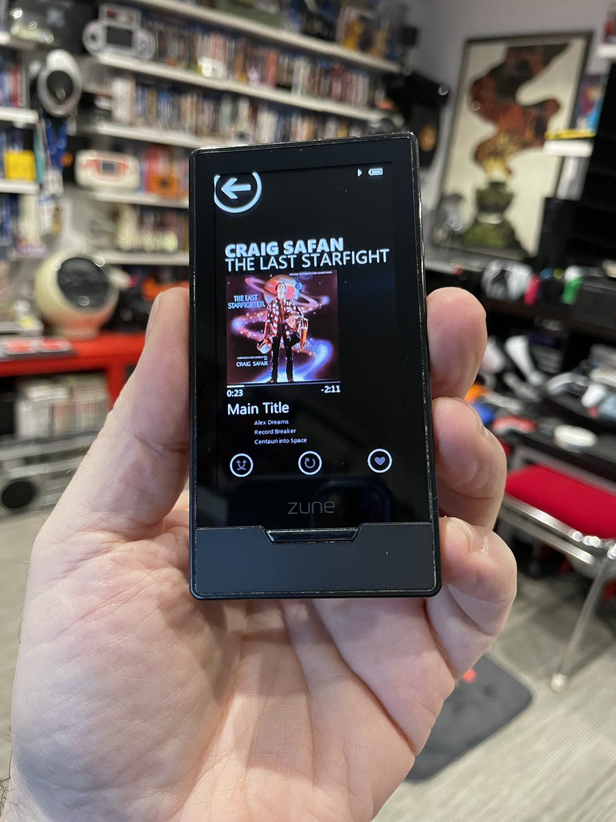 Papi Geek on Twitter: "Le fameux Zune de Microsoft, l’iPod killer qui a fait flop! Et c’est ...