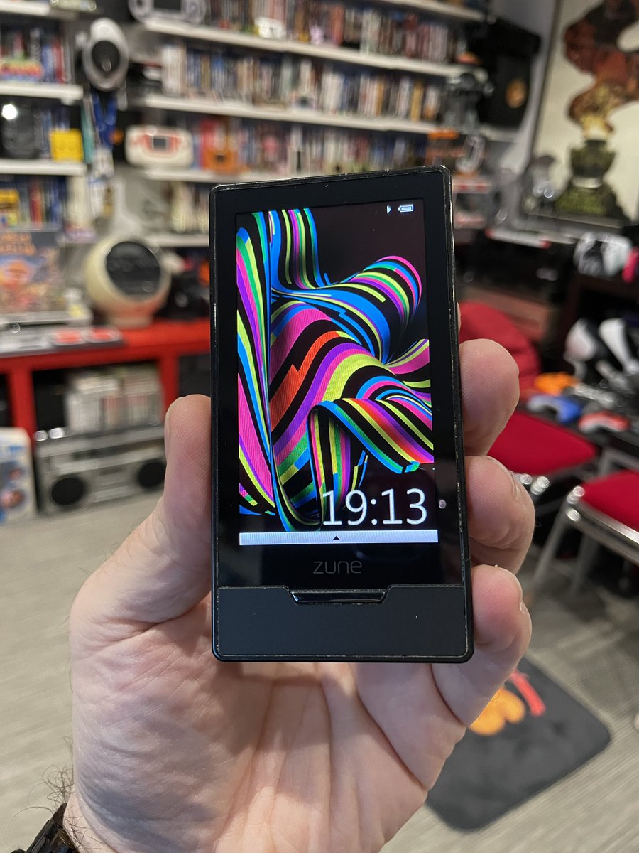 Papi Geek on Twitter: "Le fameux Zune de Microsoft, l’iPod killer qui a fait flop! Et c’est ...