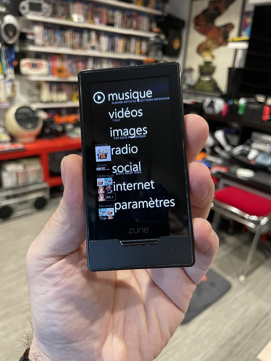 Papi Geek on Twitter: "Le fameux Zune de Microsoft, l’iPod killer qui a fait flop! Et c’est ...