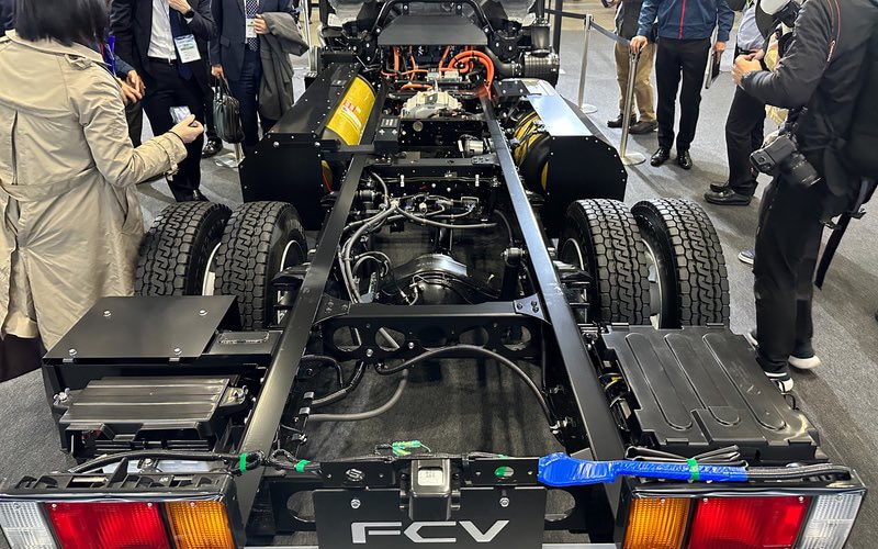 音国unknown芋 on Twitter: "エルフ、同じプラットフォームでディーゼル／ハイブリッド／EV／FCV全部やろうってんだから凄いよね てかいすゞはBEVとかFCEVじゃなくてEV ...