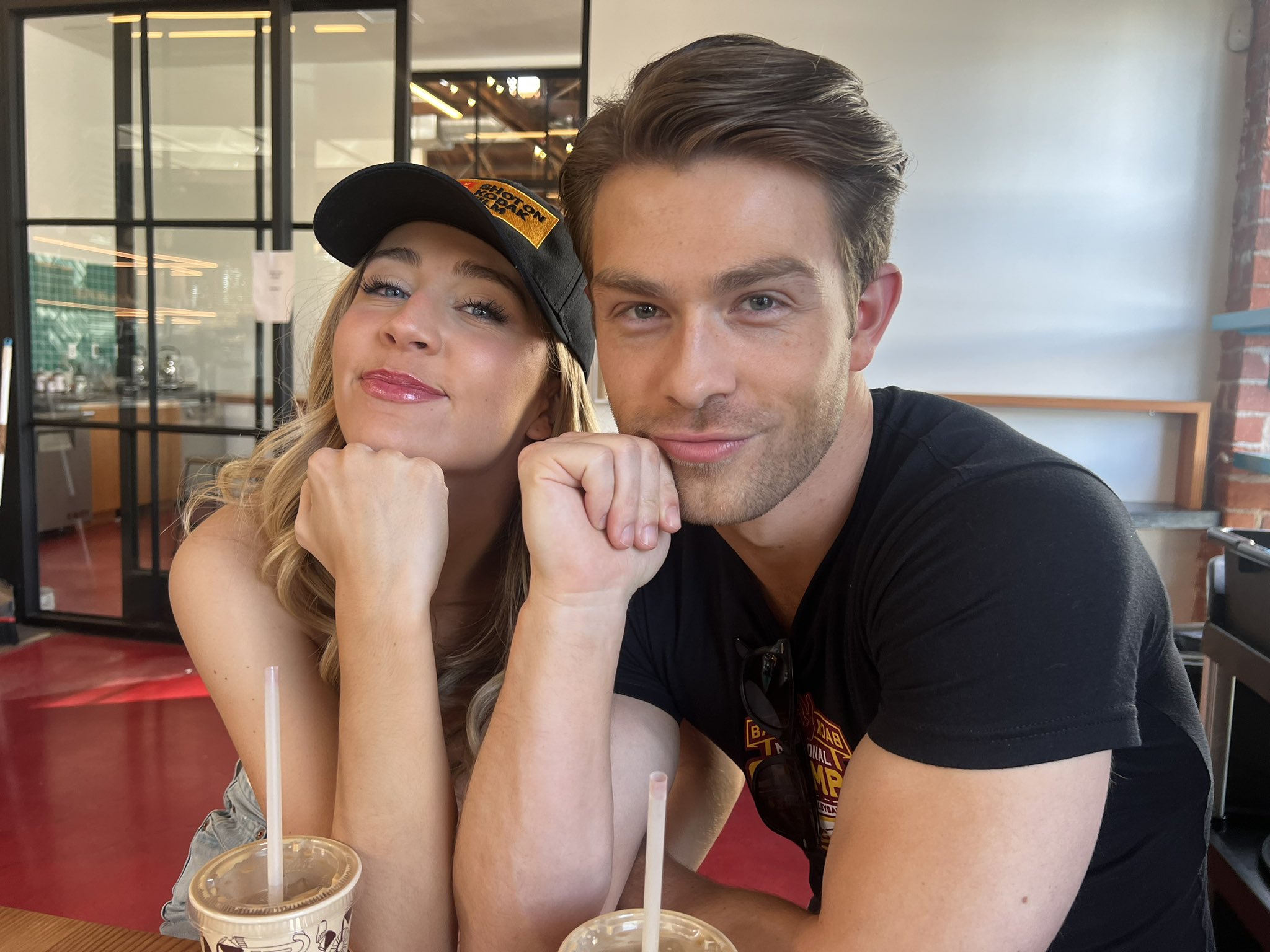 Evan Hofer on Twitter: "@kemdee_ohjay @PinkElle015 https://t.co/9clyRH0eV8" / Twitter