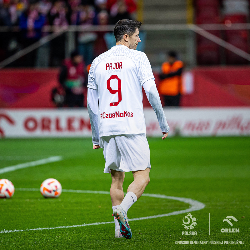 c-urs-de-foot-on-twitter-pour-soutenir-la-candidature-de-la-pologne