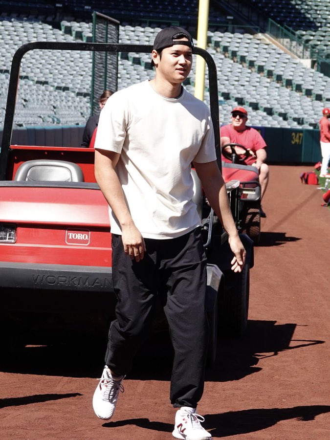 Full Count Mlb取材班 On Twitter エンゼルス・大谷翔平選手⚾️ リラックスした様子で🎥 白のtシャツも決まってます👍