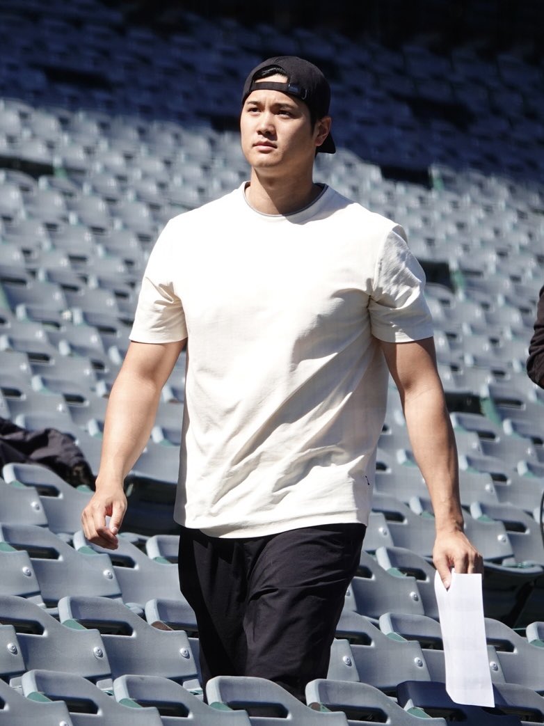 Full Count Mlb取材班 On Twitter エンゼルス・大谷翔平選手⚾️ リラックスした様子で🎥 白のtシャツも決まってます👍