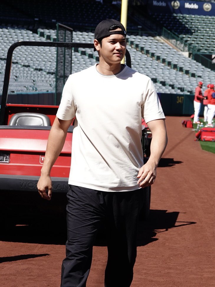 Full Count Mlb取材班 On Twitter エンゼルス・大谷翔平選手⚾️ リラックスした様子で🎥 白のtシャツも決まってます👍