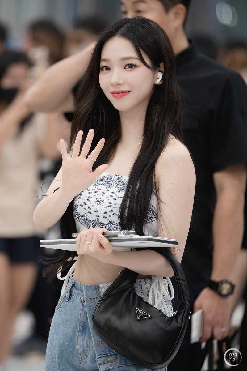 📸 에스파 GALLERY 🎞 on Twitter: "[HQ] 230325 ️ #KARINA #카리나 #aespa #에스파 @aespa_official cr.037_m2"