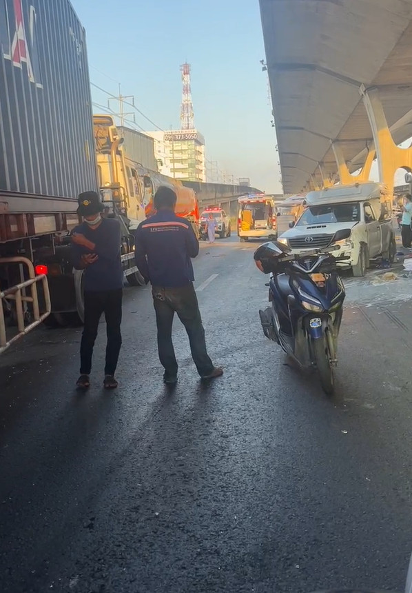 FM91 Trafficpro on Twitter: "07.00 น. ถนนเทพรัตน (บางนา-ตราด) ขาเข้า กม.18 อุบัติเหตุชนกันหลาย ...