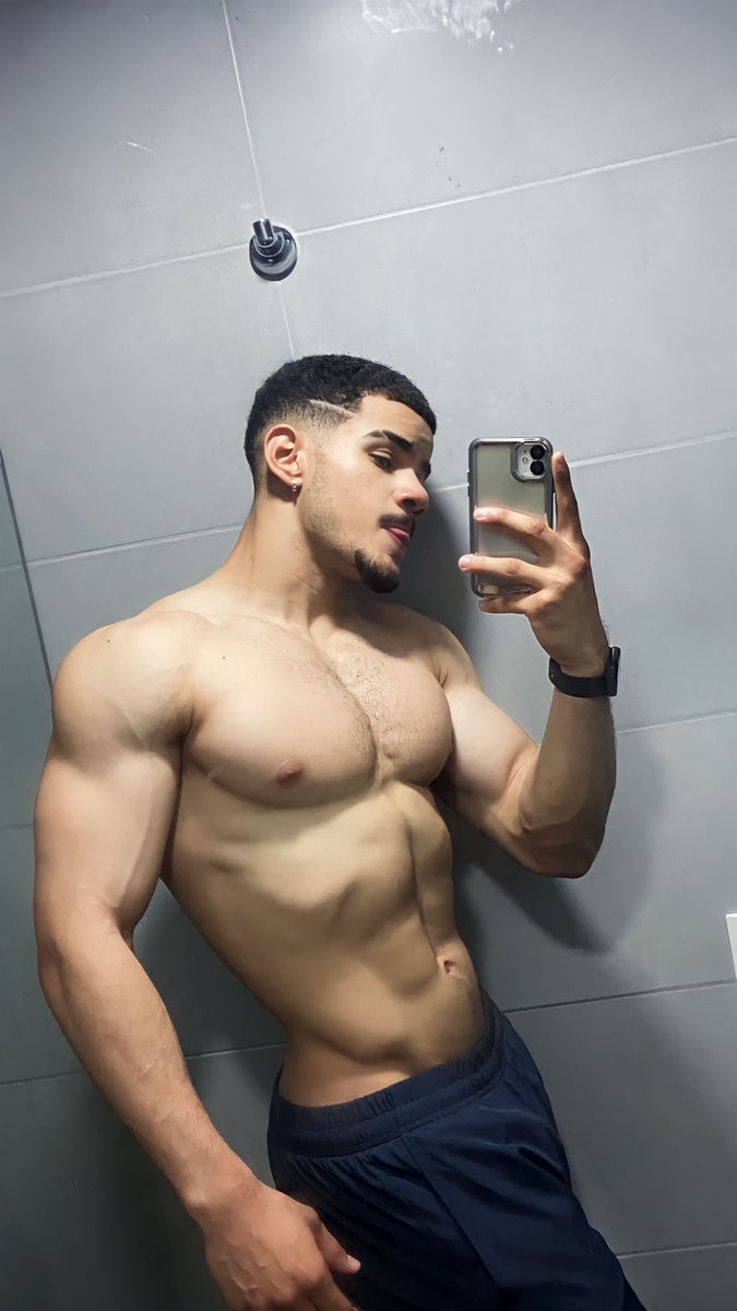 Mauro on Twitter: "Sin camisa, sin pantalones o sin ropa? tu eliges🔥 http://onlyfans.com ...