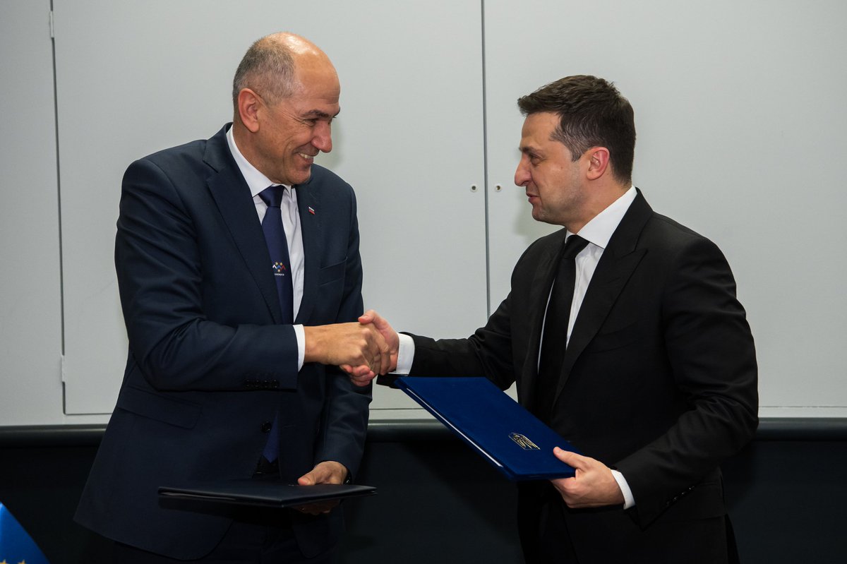 Mojca Škrinjar on Twitter: "RT @JJansaSDS: Stvar nacionalnega interesa 🇸🇮 je, da aktualni PV ...