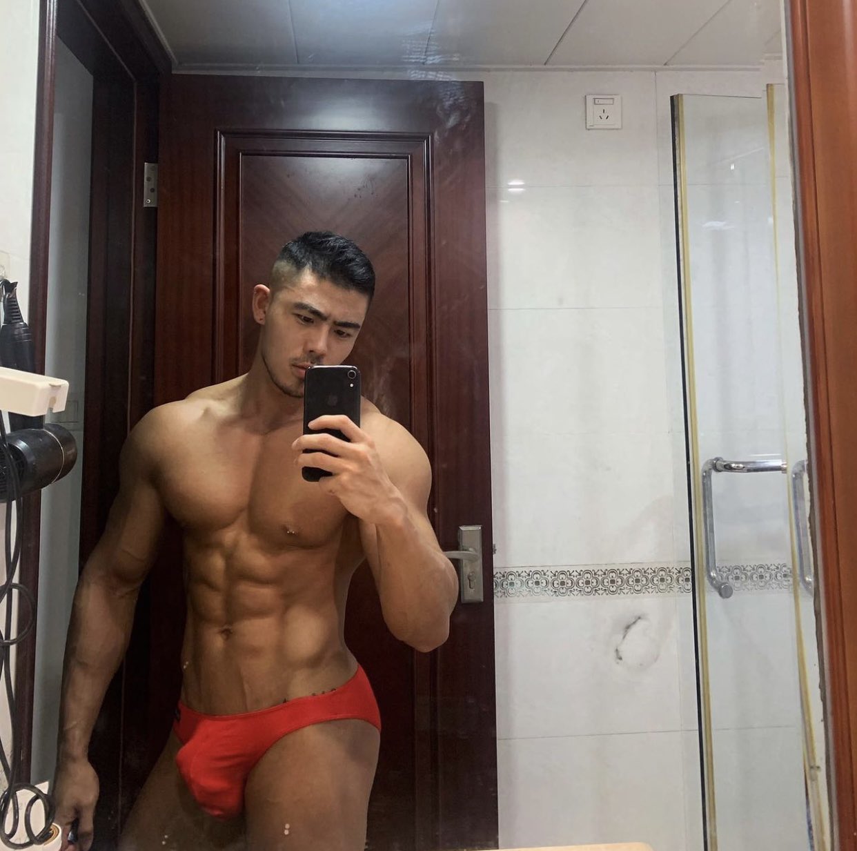 FOREST ALBUM 🏳️‍🌈🇺🇦 on Twitter: ". IG 👉yuhan.h2｜📍广东教练 摄影师@JQ__vision 和 摄影师@Artitude_SH 在微博都拍过他😘🥹 ...