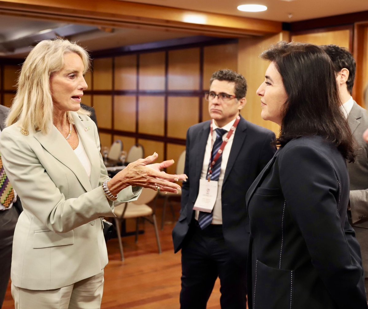 Embaixadora dos EUA Elizabeth Frawley Bagley on Twitter: "Ontem, tive o prazer de conhecer a ...