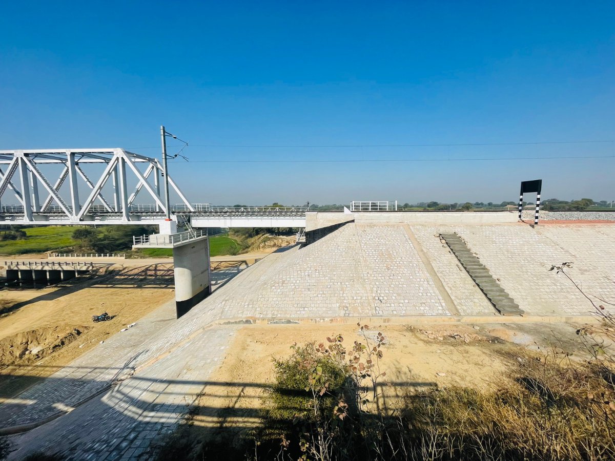 Indian Railway News on Twitter: "RT @RailMinIndia: Mathura-Jhansi 3rd Line🛤️ Project (274Km) 📈 ...