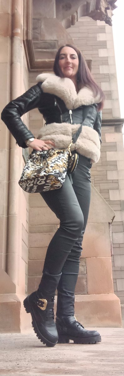 Mistress Dee Licious On Twitter Bow Down To Me Queen Dee I Am Seeking More Onlineandrealtime