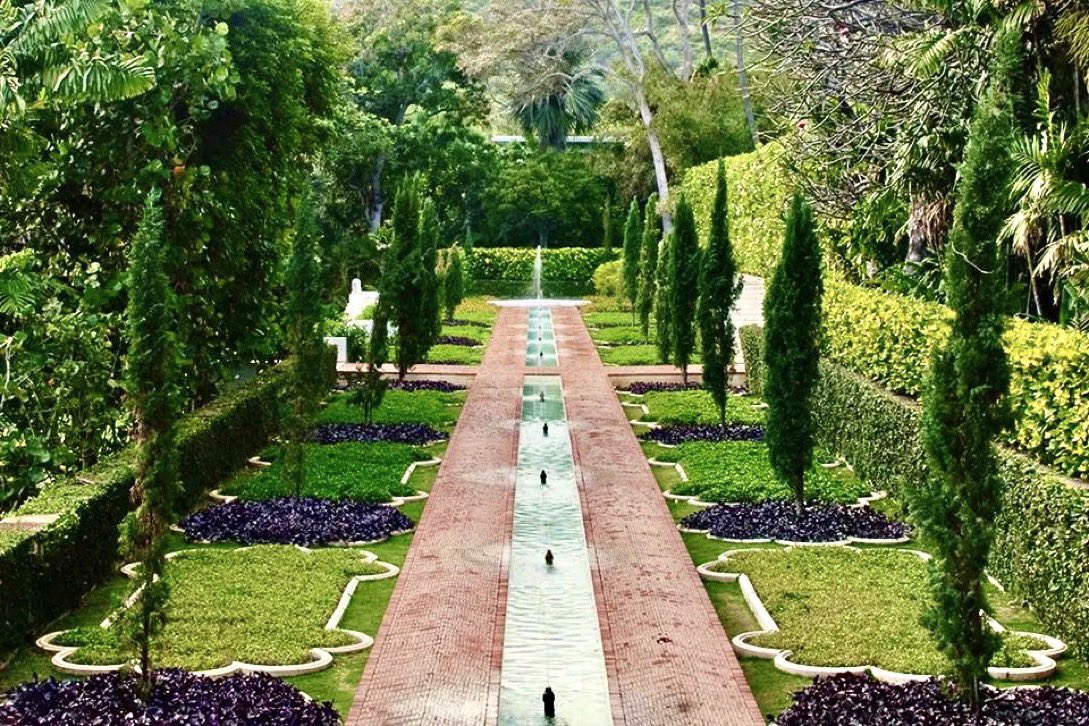 Designed to imitate the heavens, Islamic gardens are lush oases of ...