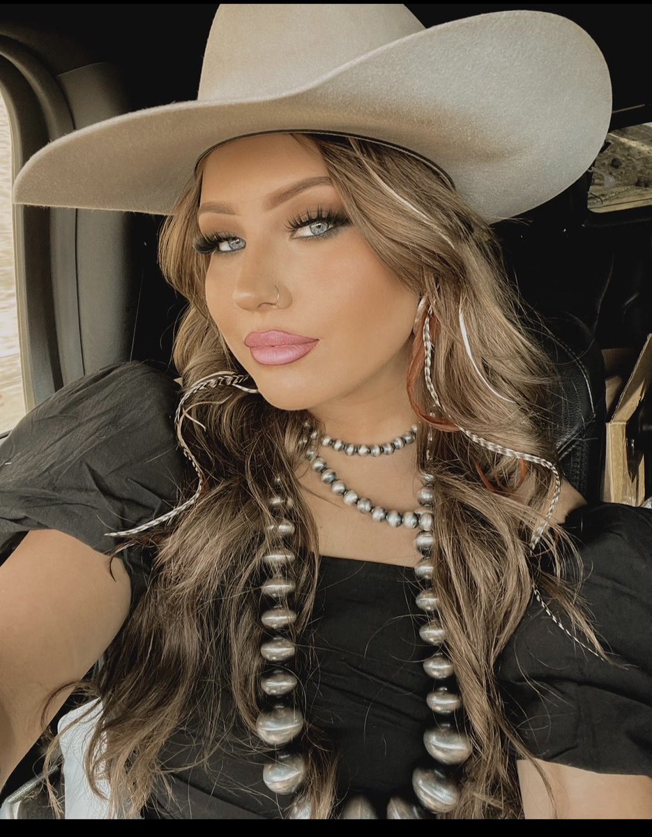 Skylar Reign on Twitter: "RT @brandinicc: When you can pull off both >>>"