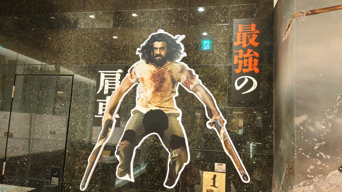 RRR』コラボレストランなう。テンションアガるぜ!(店内、女性客ばかりで、野郎」|KENTZ(ケンツ)＠プリステ29Rお疲れ様でしたのイラスト