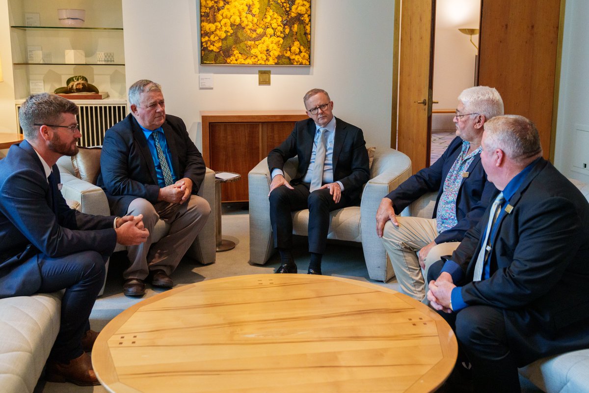 Anthony Albanese on Twitter: "Great to meet with Leonora mayor Peter Craig, Laverton mayor ...