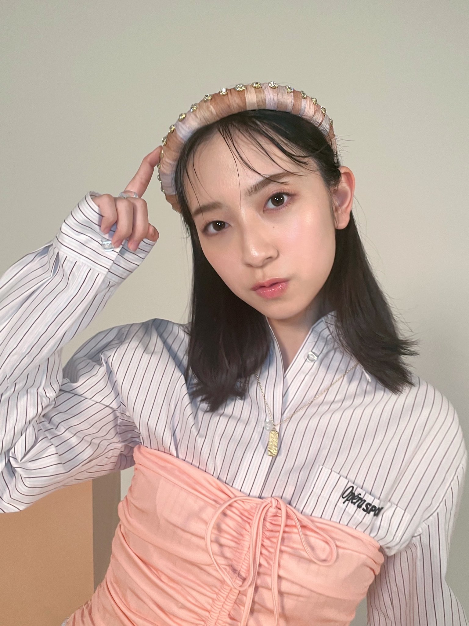 bis[ビス] on Twitter: "⋰ 発売まであと𝟑日 ⸝⸝ ⋱ 発売に先駆けてオフショットをちら見せ🩵🪽 今日は・・・ #金村美玖 ...