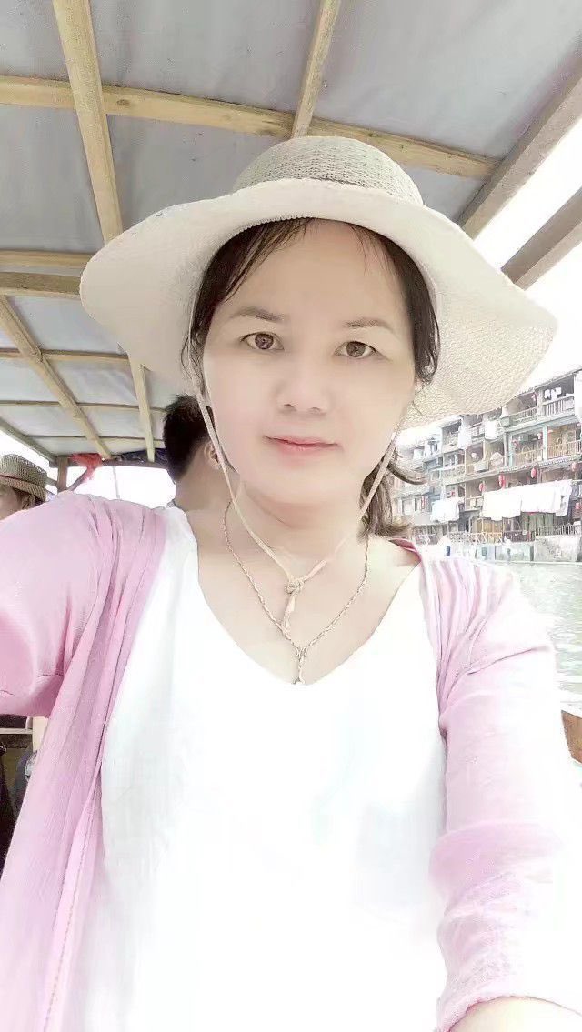林公子(接投稿、接推广) On Twitter 广东1977年出生的骚货熟妇 小店老板娘,平日里严肃正经 私底下却是人尽可夫的母狗(家里养有公狗肏过屄) 瞒着老公偷偷给老人,流浪汉,智障男