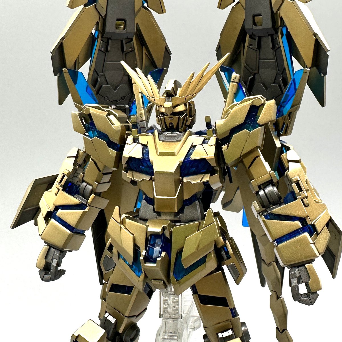Nerima Base ガンプラ部 on Twitter: "フェネクス全塗装完成。時間かかりましたがいい感じのゴールドに仕上がりました。アームドアーマーがデカくて自立しないぞ（笑 ...