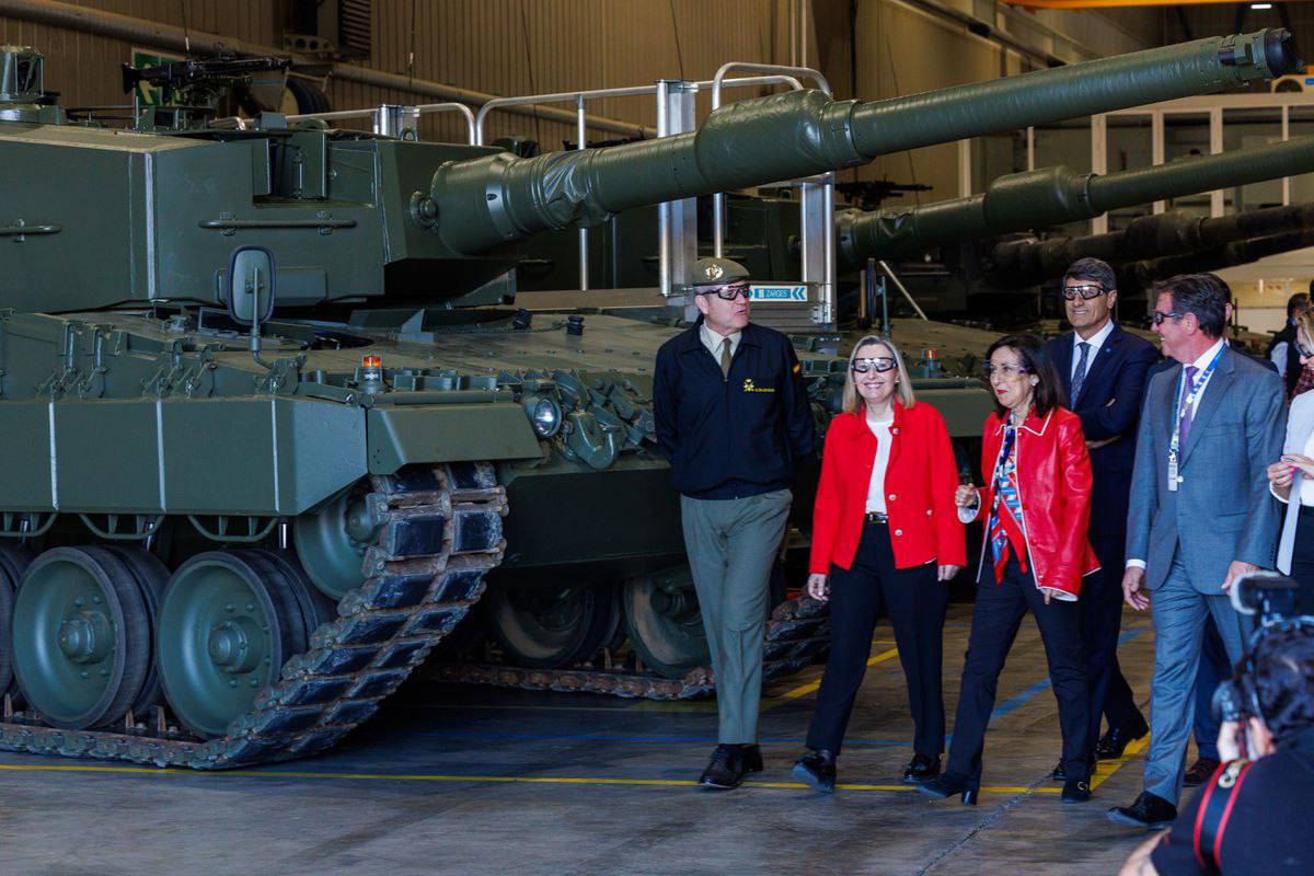 @PStyleOne1 on Twitter: "🇪🇸 Spain will send the first 6 Leopard A4 tanks to Ukraine in mid-April ...