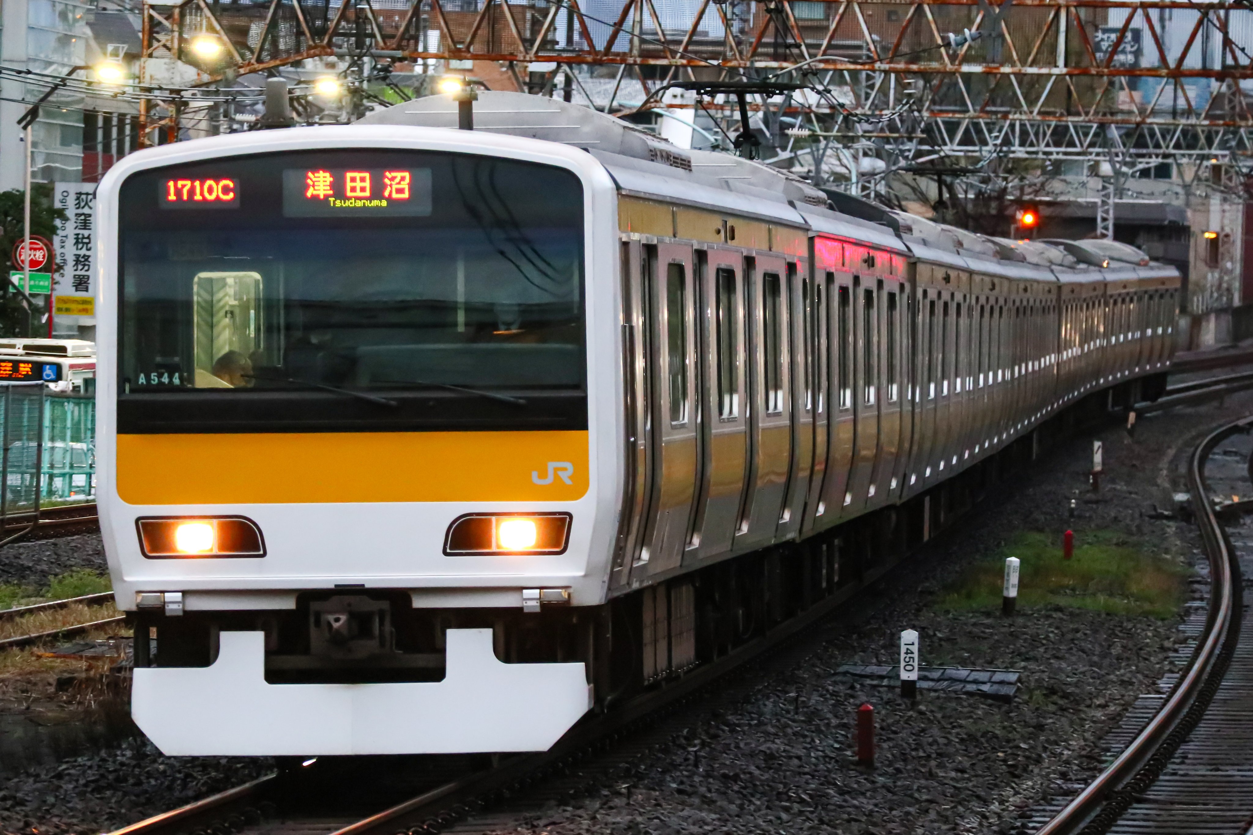中 央 快 速 線 on Twitter: "2023/03/24 東京メトロ05系05-124F(アルミリサイクル車) 各駅停車東葉勝田台行き 07系07-106F 各駅停車東葉勝田台行き ...