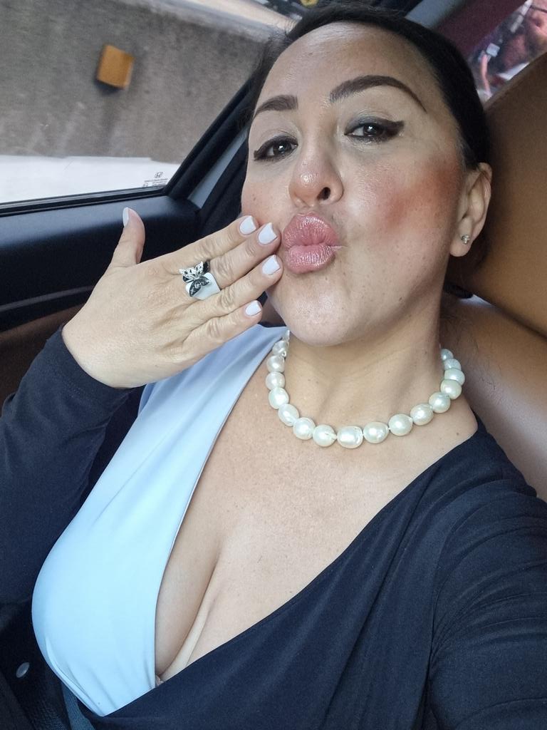 VANESSA MÉNDEZ on Twitter: "Mejor besho. 🦉💋📸"