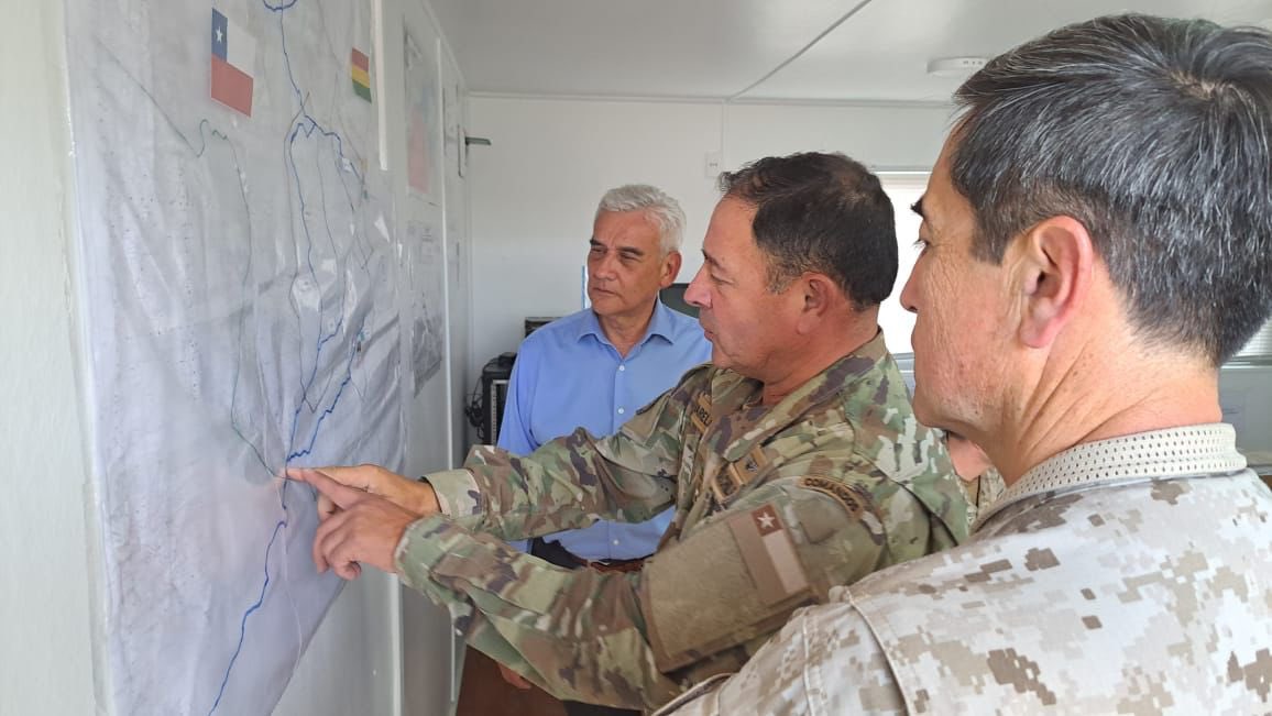 Ministerio de Defensa Nacional on Twitter: "RT @SubseDefensa: #Colchane | El Subsecretario de ...