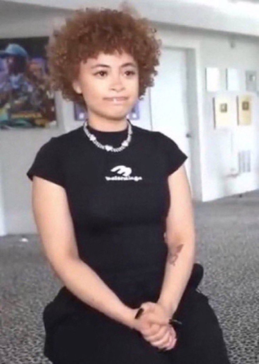 Niptuck on Twitter: "Not the same hair, dress or anything, So the Fvck you sign belongs to cardi ...