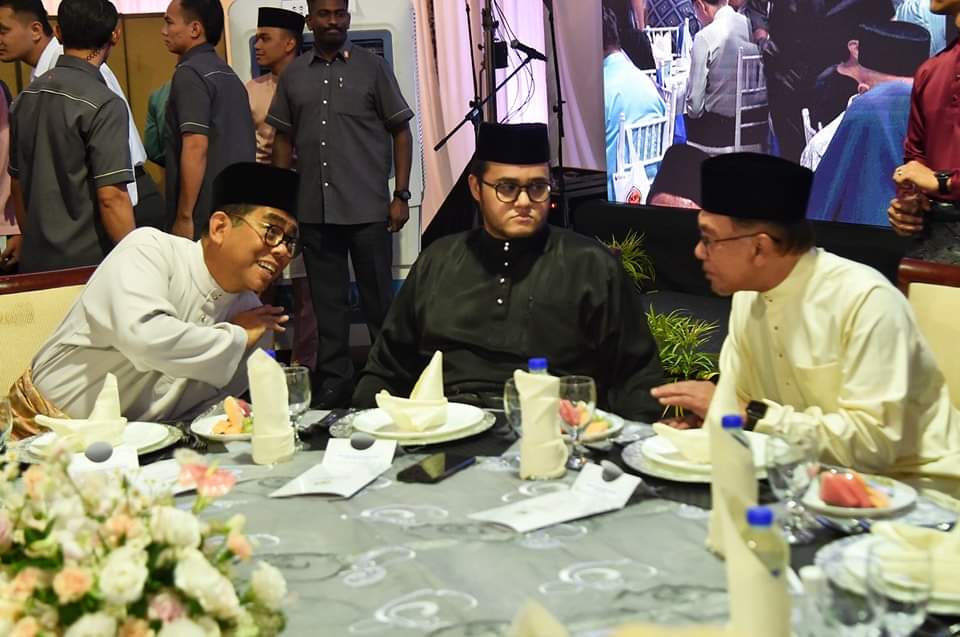 Kementerian Pendidikan Tinggi on Twitter: "YAB PM, YBM DAN YBTM BUKA PUASA BERSAMA MAHASISWA DI ...