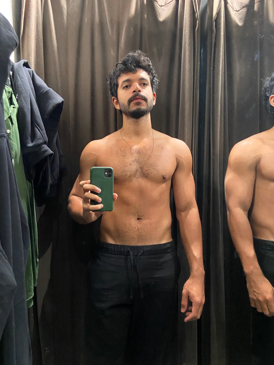 Martinho Ferreira on Twitter: "Eu sem ginásio / Eu com ginásio"