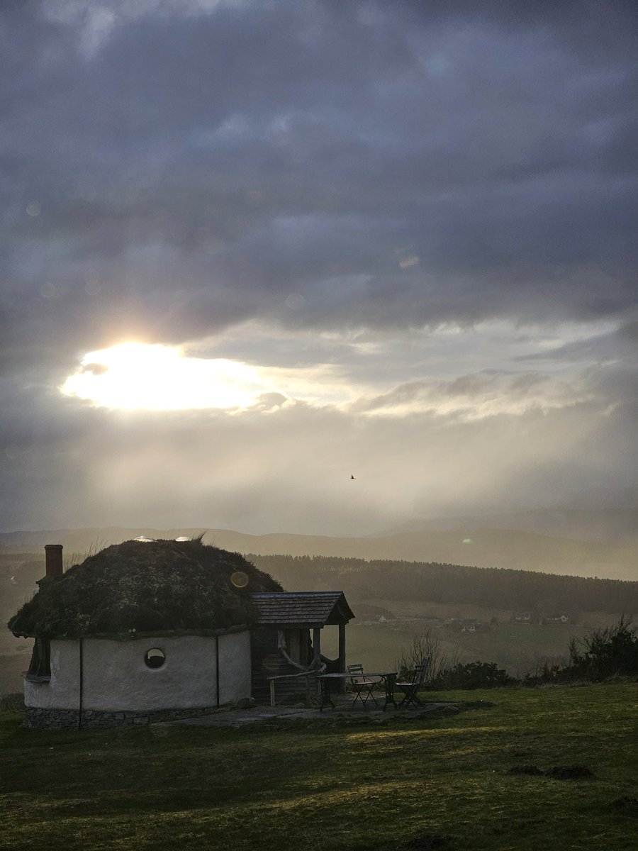 ปิยะรักษ์ 🍂🎃🌻🦌 on Twitter: "RT @ndcodeine: เห้อ i love this place"