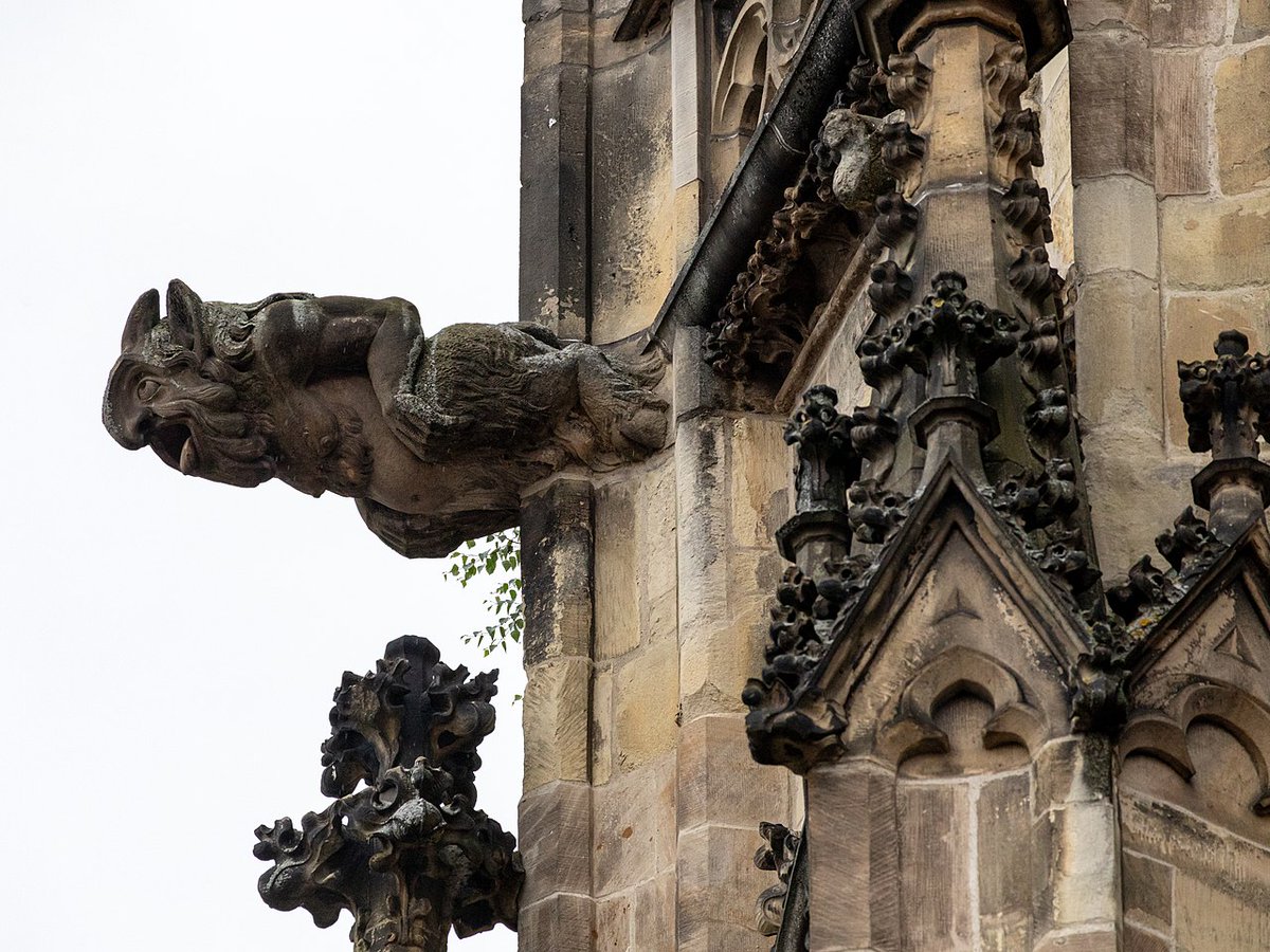 In the early 1990s a stonemason secretly carved a Xenomorph from the ...