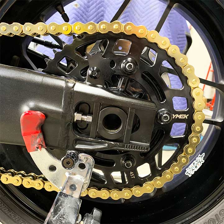 YMCK_Component on Twitter: "近日発売予定の商品になります😄 【汎用品】【CNCユニバーサルチェーンフック】 装着参考のお写真はXSR900(2022)となっており ...