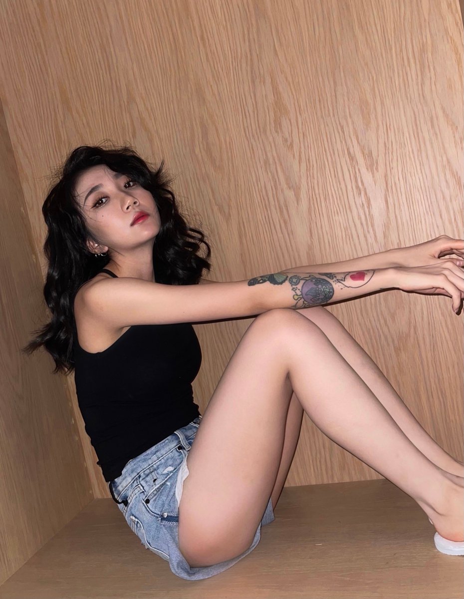 女明星取图美腿美腳👠🦶 on Twitter: "B44-乃.WAN 47P 127M #明星 #生图 #舒服 #盯榨 https://fageka.net/i/6103045581"