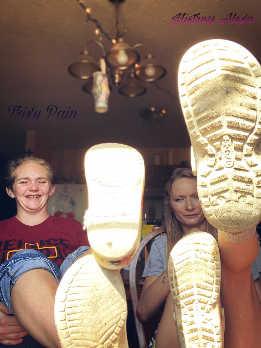 Mistress Alexa 3k🔥 on Twitter: "Tops and bottoms of crocs .. WE unintentionally was matching ...