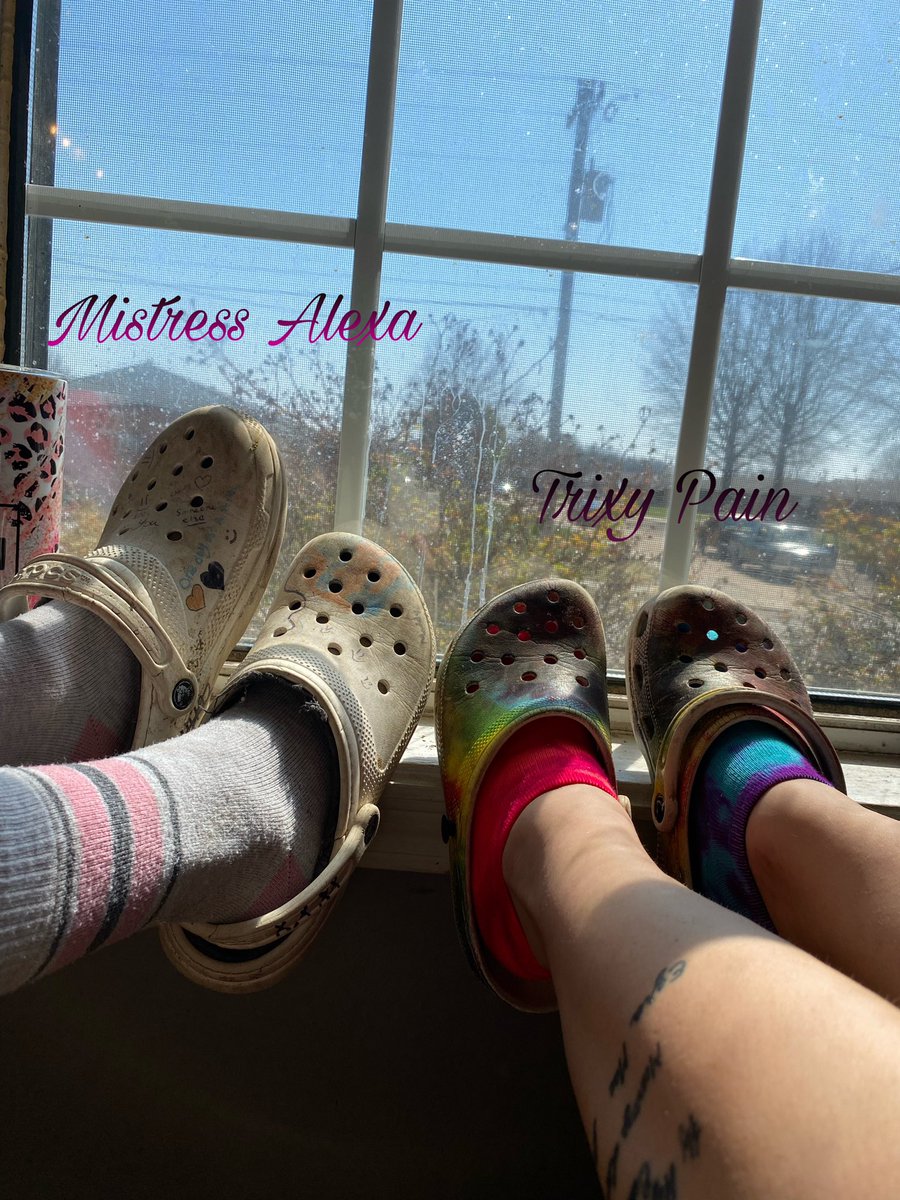 Mistress Alexa 3k🔥 on Twitter: "Tops and bottoms of crocs .. WE unintentionally was matching ...
