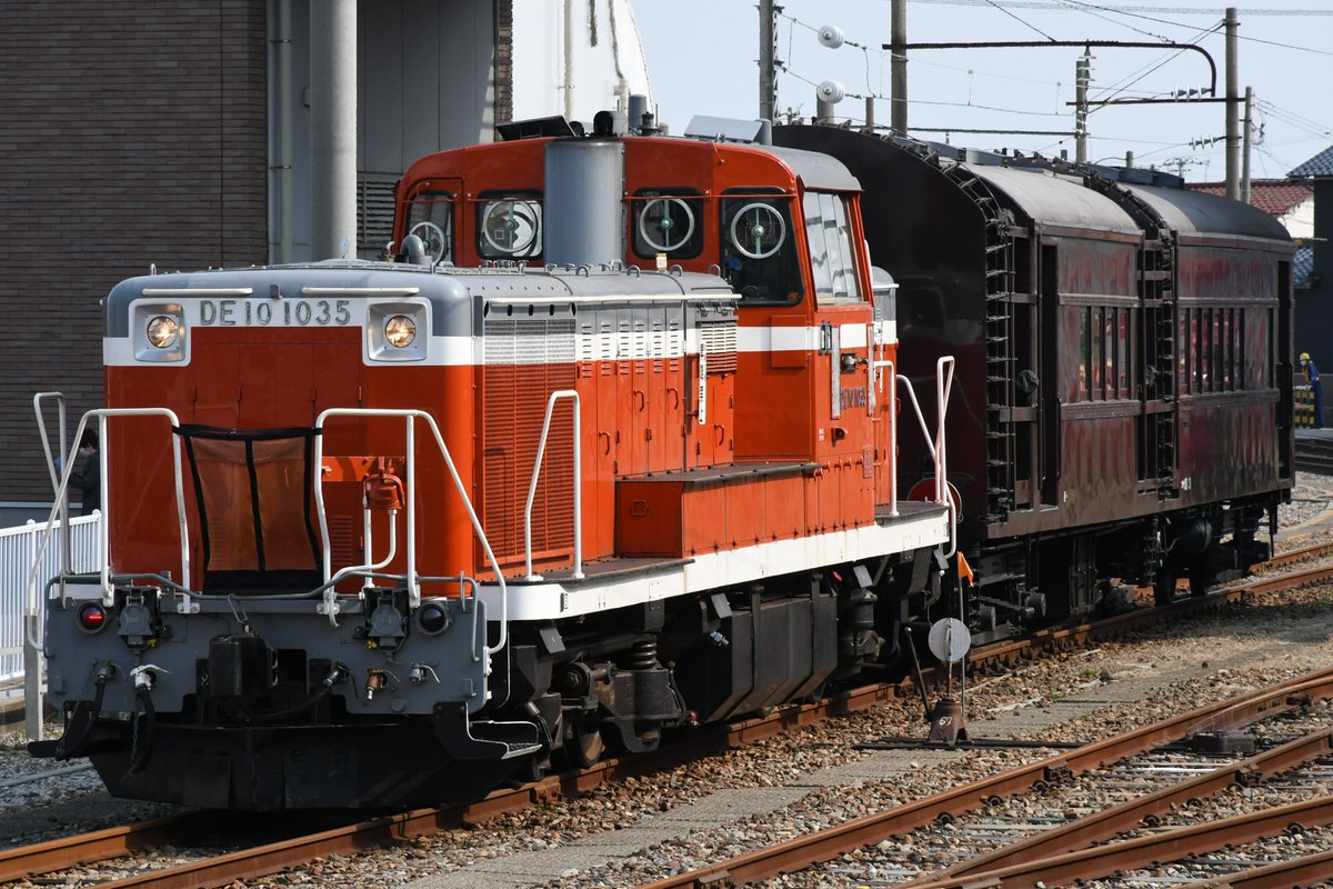 茨木のカフェオレ中毒 on Twitter: "3月8・9・15日 糸崎工臨 工9387レ DD51 1192 松任本所入換(譲渡甲種輸送前) DE10 1035+オヤ31 31 廃車回送 回 ...