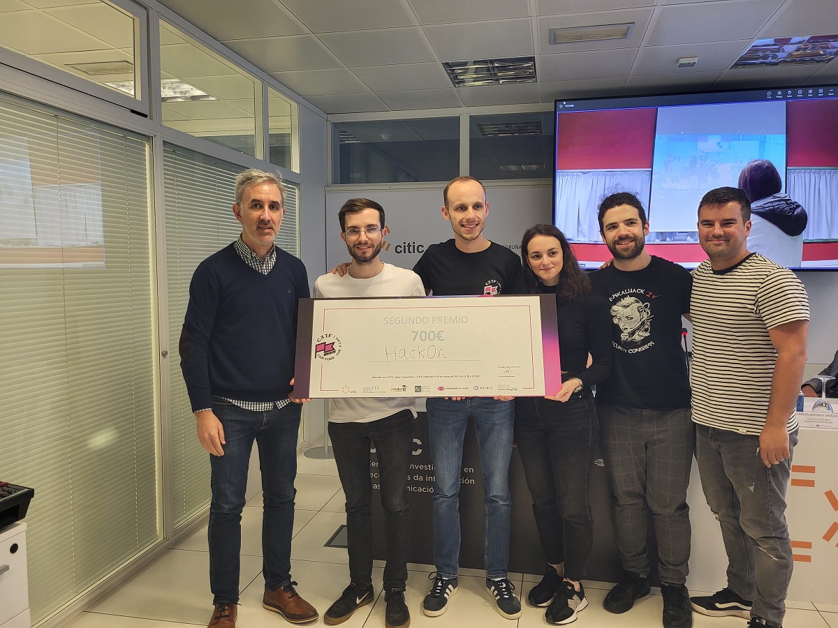 Universidade da Coruña 💙💛 on Twitter: "O equipo XORprecha, Ismael Melchor, Esteban Segura ...