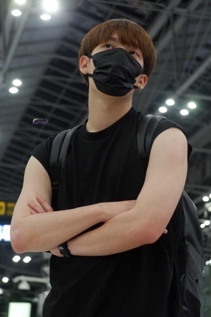 CCOPTEROFFICIAL on Twitter: "RT @jakkadiums: คนเดียวกันปะจ้ะ #CTRPANUWAT"