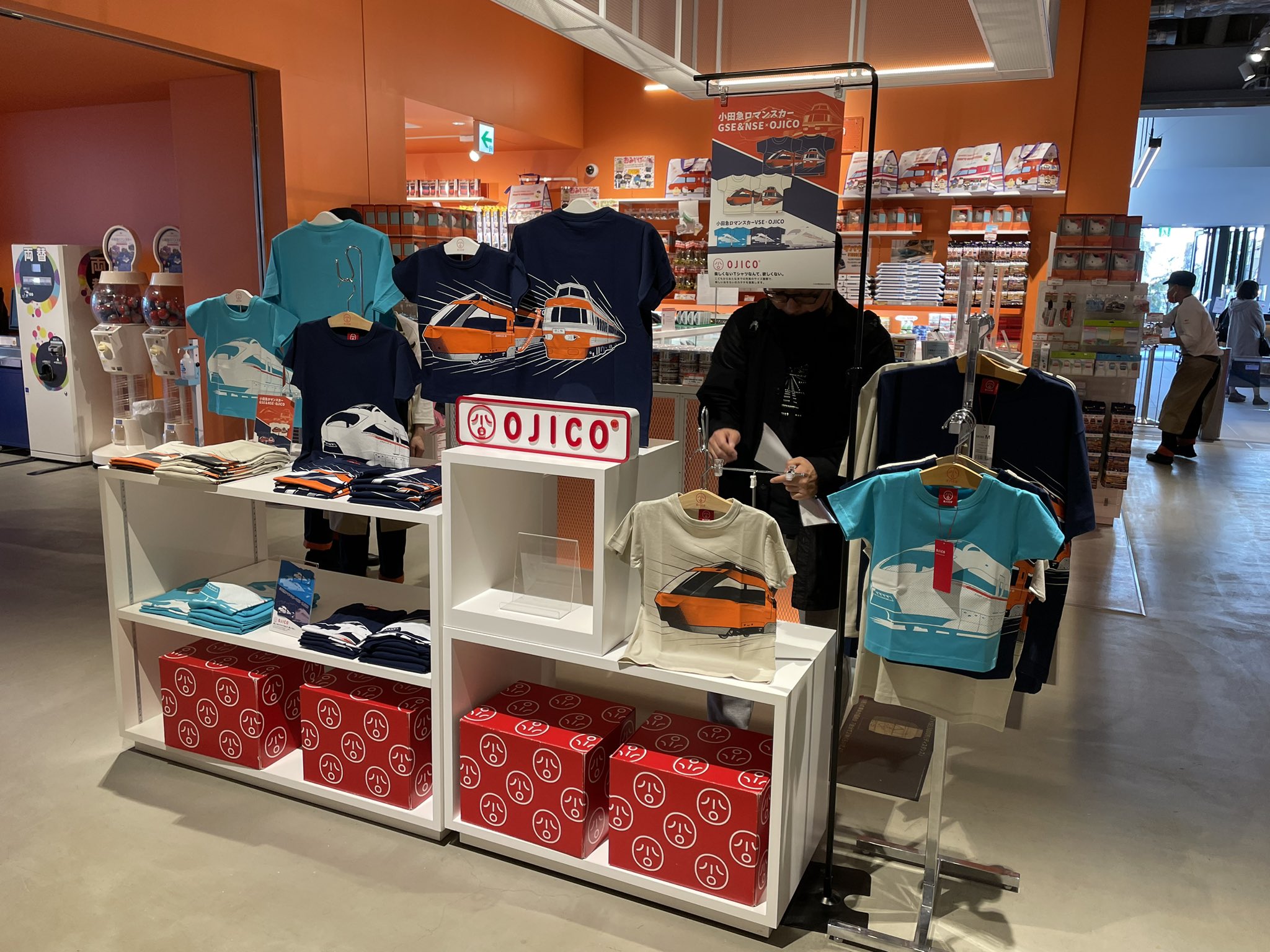 小田急グッズショップTRAINS on Twitter: "【お知らせ】 OJICOブランドの特急ロマンスカー・GSEとNSEをモチーフにしたオリジナルTシャツと今年秋に引退予定のロマンスカー ...