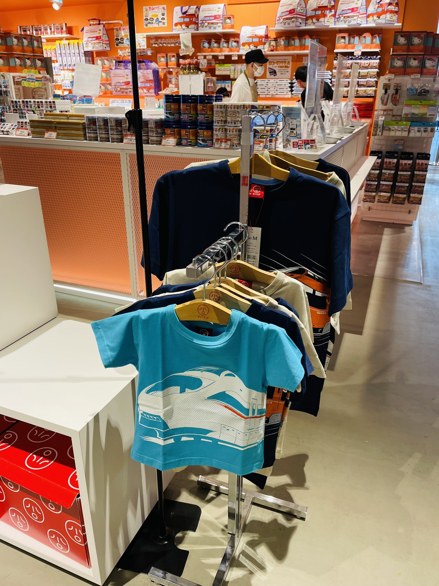 小田急グッズショップTRAINS on Twitter: "【お知らせ】 OJICOブランドの特急ロマンスカー・GSEとNSEをモチーフにしたオリジナルTシャツと今年秋に引退予定のロマンスカー ...