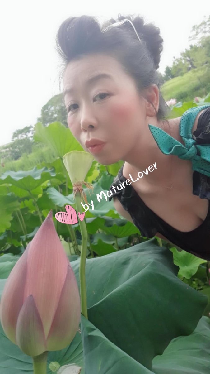 熟女天堂MatureLover on Twitter: "【原創】 42歲的俏皮豐腴單親陸配 是不是 很想當那朵花? Fansone持續更新更多影片中 支持原創，都在Fansone https ...