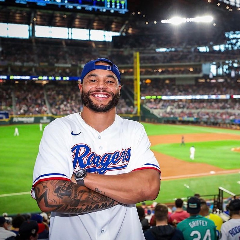 Bringing the #OpeningDay energy ⚾️⭐️ Good luck this season , @Rangers ...