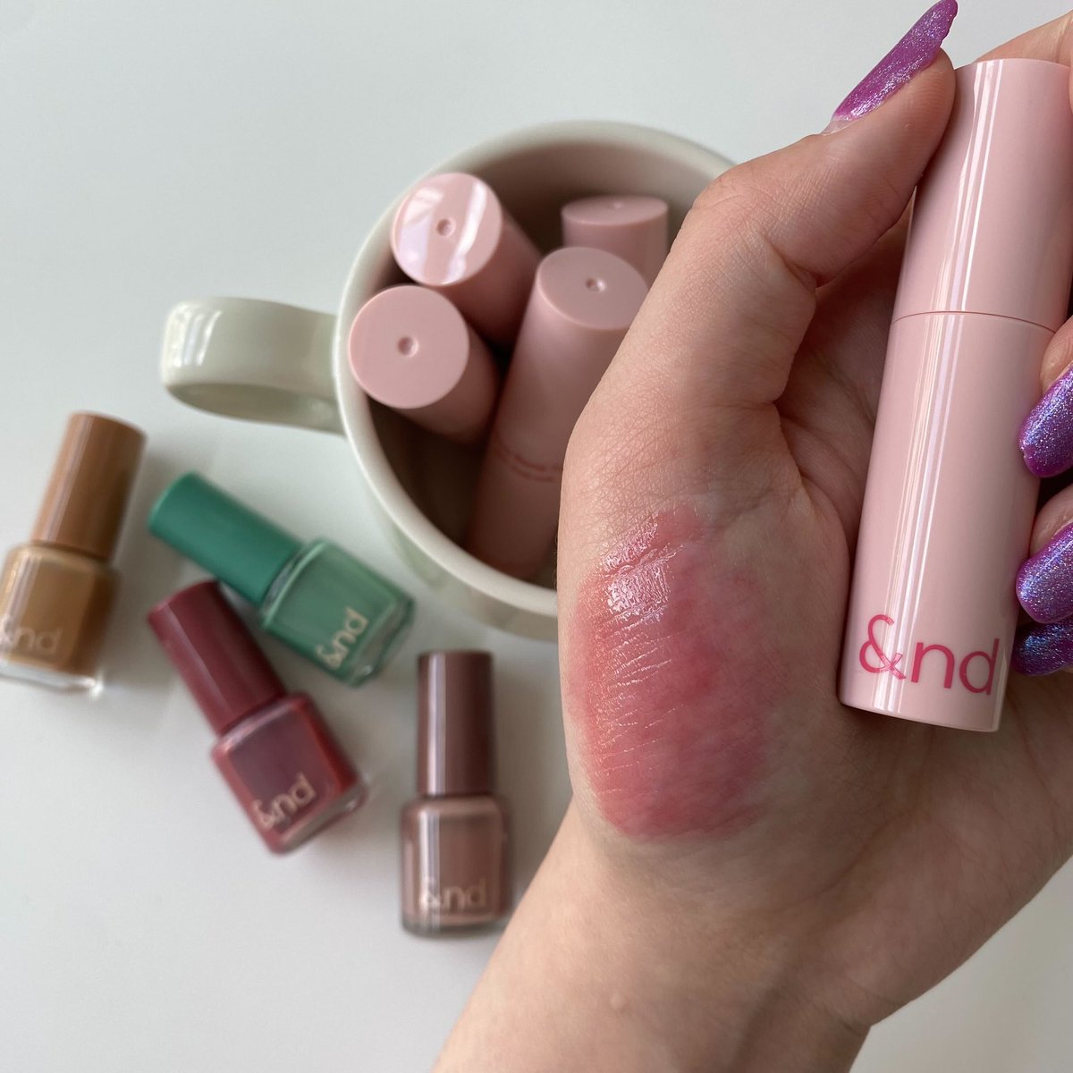 isuta on Twitter: "\ 本日3月31日発売 / ローソン×ロムアンド「&nd by rom&nd」が天才級のかわいさ💄 リップバームはシアーな発色で抜け感のある唇を演出して ...